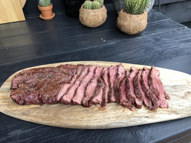Sukade gegrild als biefstuk van de BBQ. Recept en uitleg B4men.nl - B4men