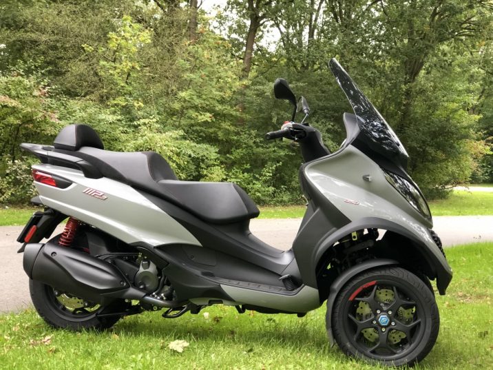 Piaggio MP3 een scooter met een motor gevoel. Review B4men - B4men